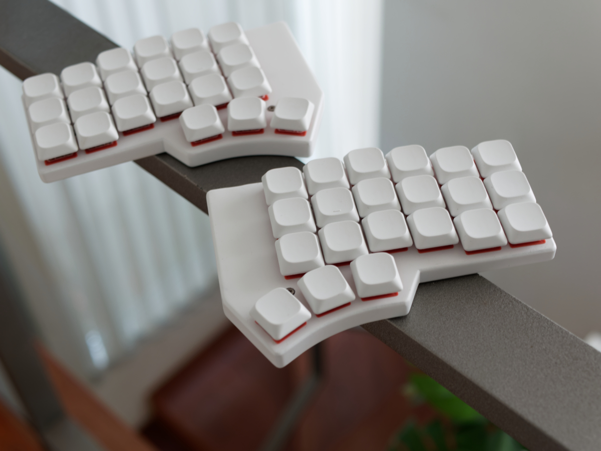 【自作キーボード】無線でロープロファイルなErgonaut Oneを組み立てた【ZMK】 / きりたんぽ研究室