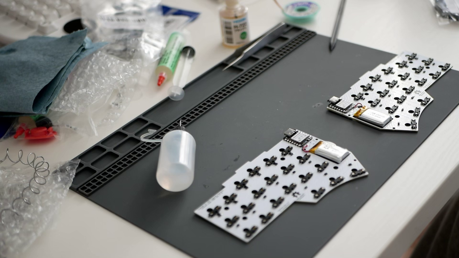 【自作キーボード】無線でロープロファイルなErgonaut Oneを組み立てた【ZMK】 / きりたんぽ研究室